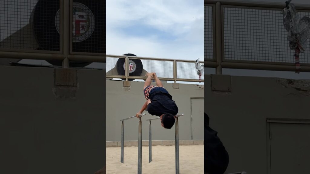 【Travis Nguyen 】Attempting 90* Hand Stand Pushup - MetaFit Motion Base